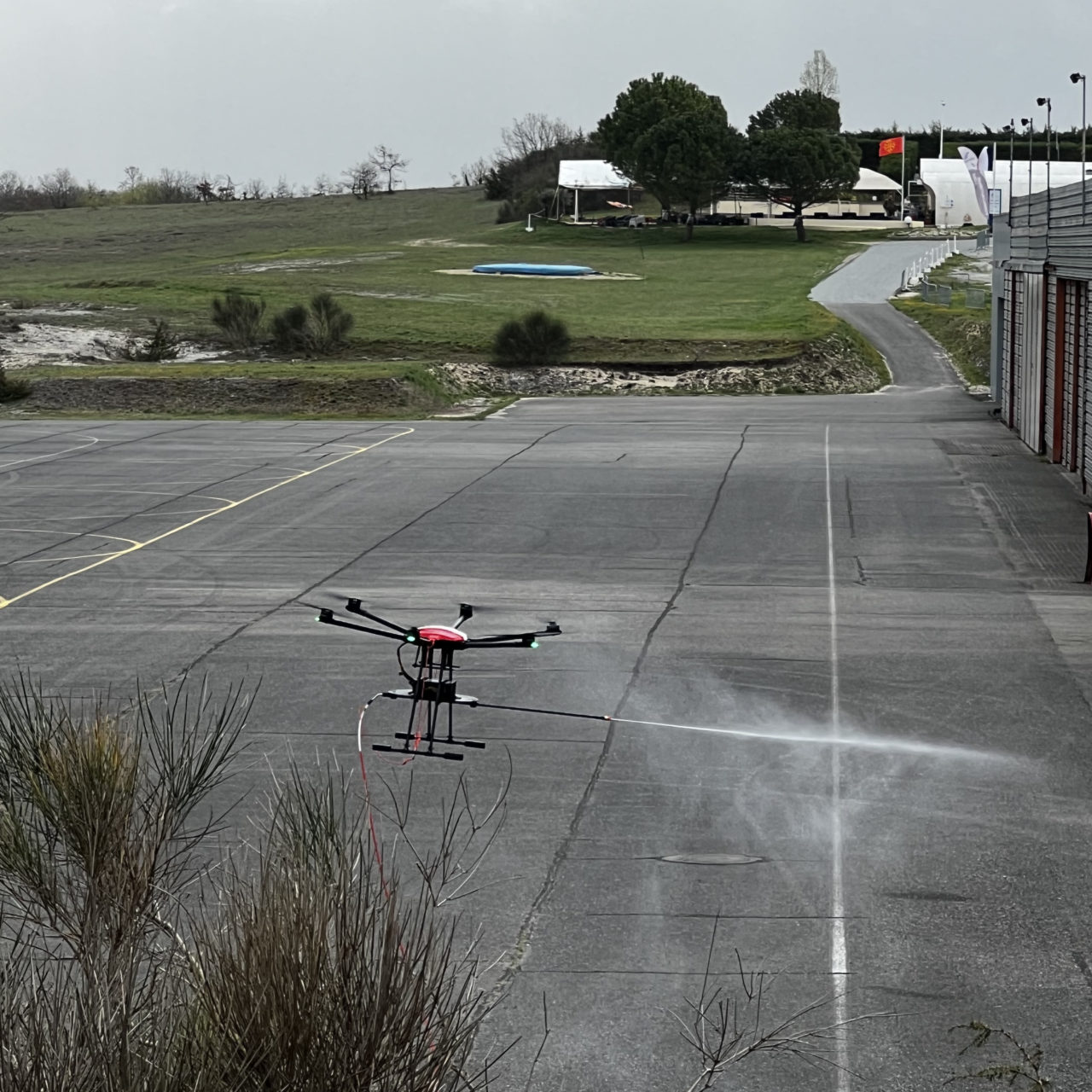 Drone Démoussage & Pulvérisation - Expertises Drones Drone Démoussage & Pulvérisation - Expertises Drones